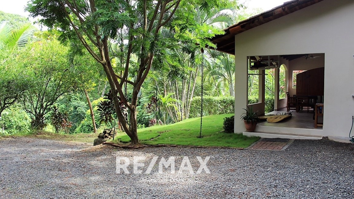 010_fixed_driveway and parking.scale-150 | RE/MAX Jaco Beach Costa Rica ...